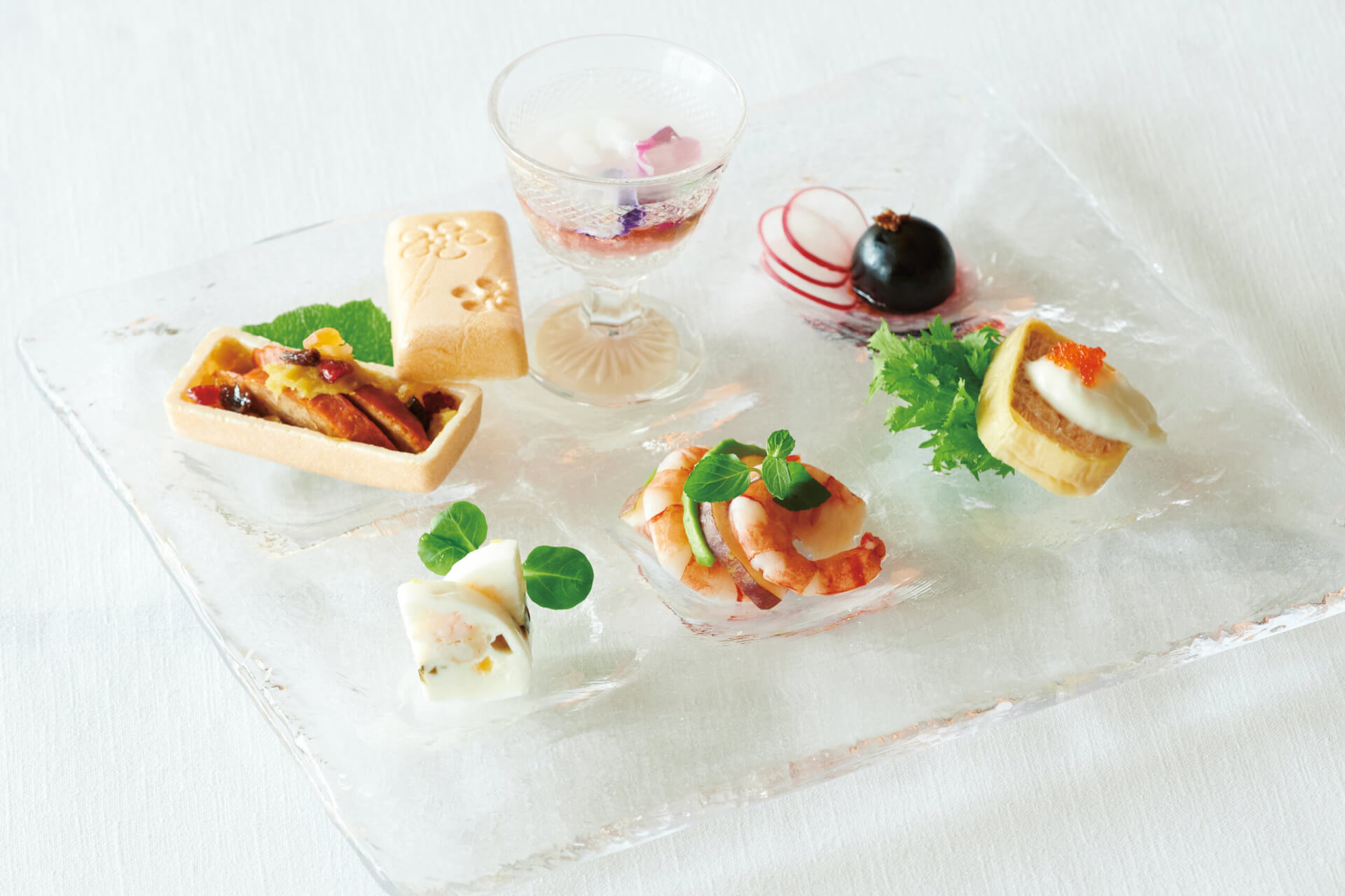 【横浜ロイヤルパークホテル】 68F 中国料理「皇苑」地上 268mからの圧巻の景色とともに味わう「天空のチャイニーズアフタヌーンティー “秋の実りと茜空”」販売 - 話題の情報が満載！横浜 ...